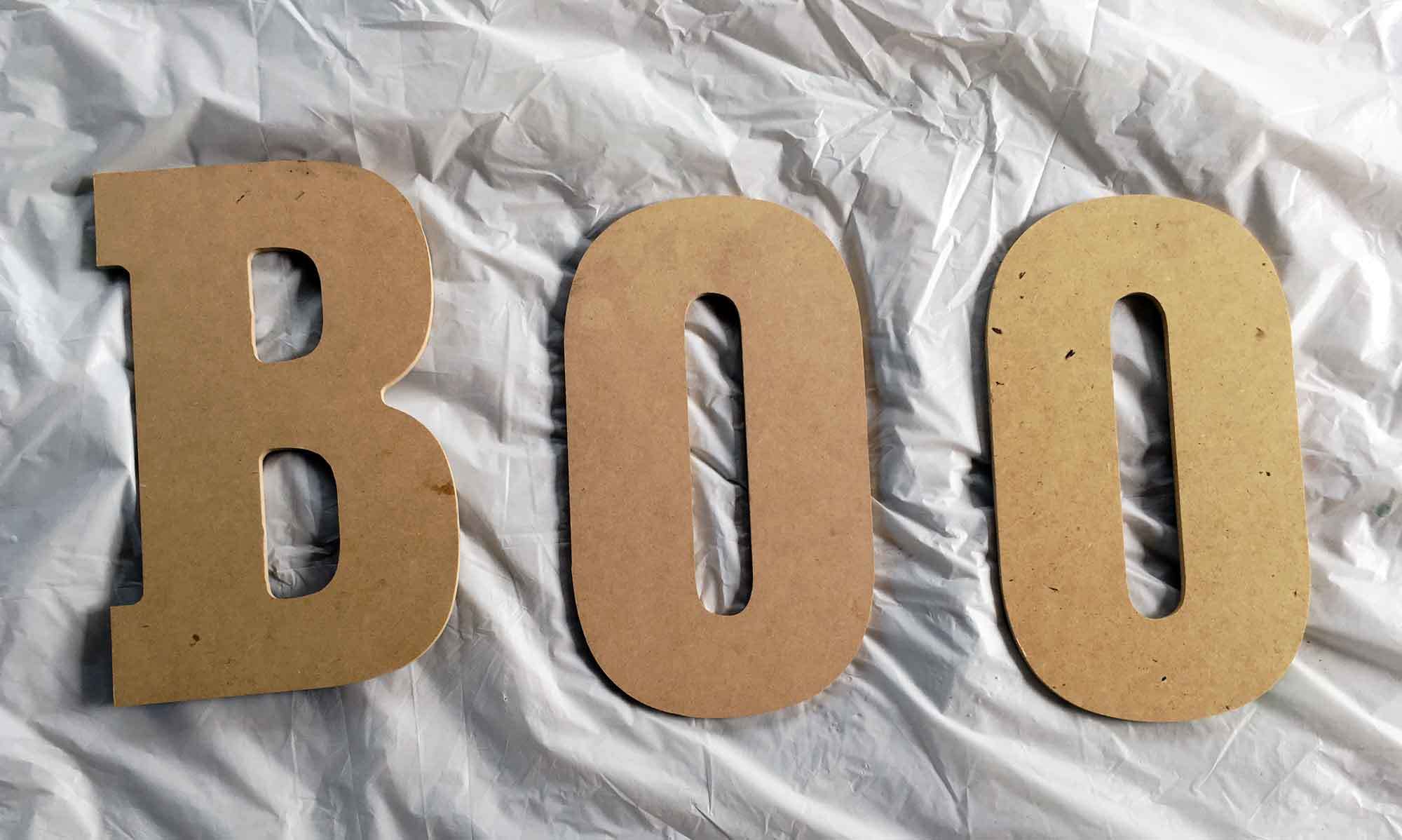 Halloween Decor: 30 Minute Boo Sign Door Hanger - The Candy Lei